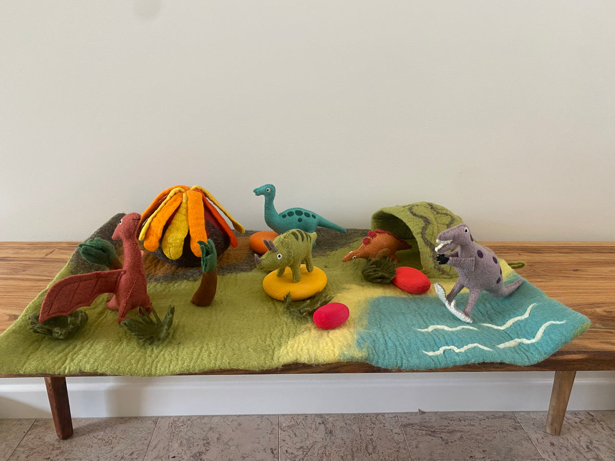 Dinosaur Small World Play ELC Pack – Play to Learn
