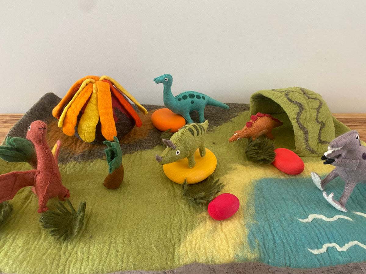 Dinosaur Small World Play ELC Pack – Play to Learn
