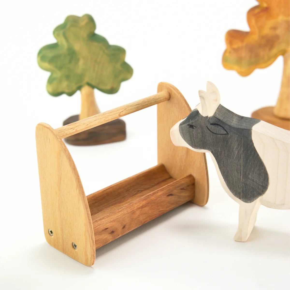 Drei Blatter Wooden Feeding Trough – Play to Learn