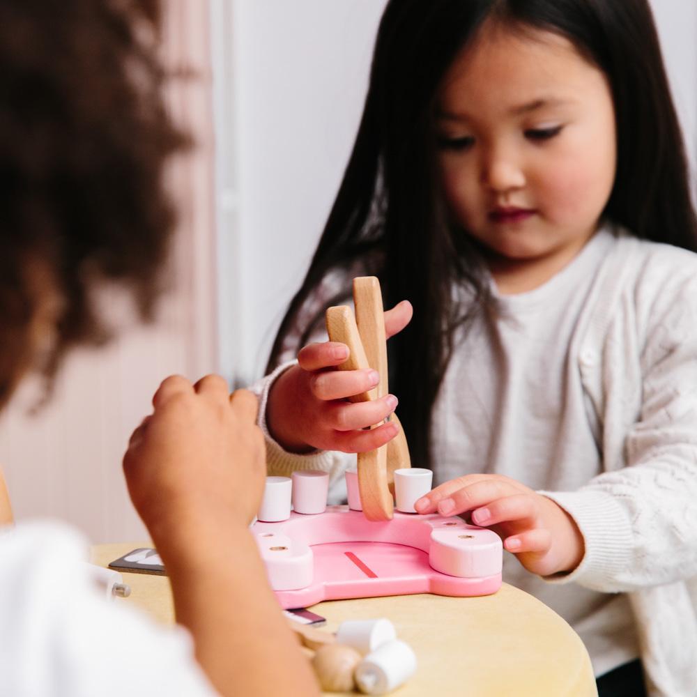 Make Me Iconic Dentist Kit – Play to Learn